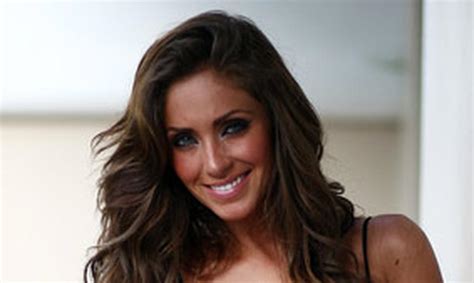 Califican de sexista anuncio publicitario en el que aparece la cantante Anahí Primera Hora