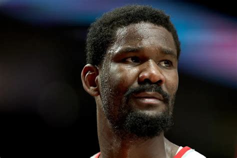 Deandre Ayton Reportedly Finalizing Buyout With Trail Blazers Will