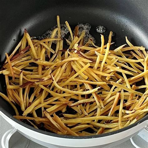 揚げない「カリカリ芋けんぴ」の作り方を野菜ソムリエが解説 Macaroni