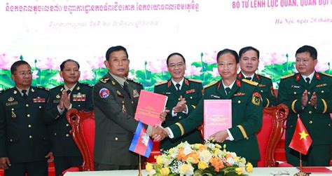 កងទ័ព ជើងគោក កម្ពុជា និង វៀតណាម ចុះ កិច្ចព្រមព្រៀង ចង សម្ព័ន្ធ លើ គោលការណ៍ រួម ១០ ចំណុច The