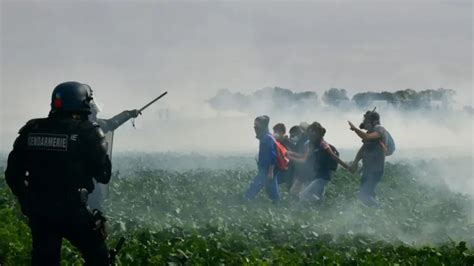 Manifestation anti bassines dans les Deux Sèvres 61 gendarmes et 30