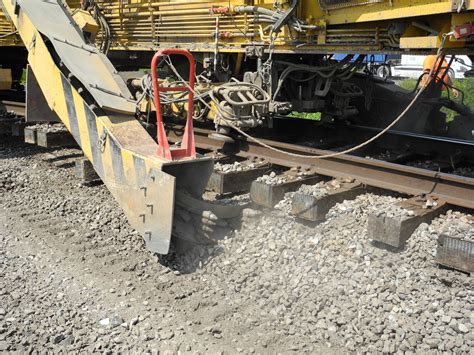 Plasser American Machine Ballast Bed Cleaning Rm80