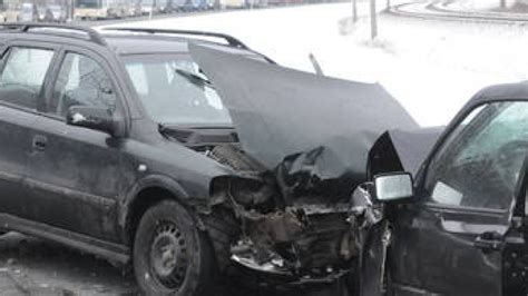 Zwei Schwerverletzte Bei Unfall Auf Der B85 Bei Hockeroda
