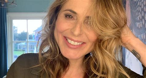 VAVAVOOM Heleen Van Royen Deelt Topless Spiegelfoto