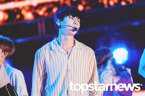 Uhd포토 워너원wanna One 황민현 ‘황제님도 땀에 젖은 이 밤 최규석 기자 톱스타뉴스