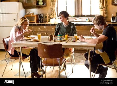 Bates Motel L R Vera Farmiga Freddie Highmore Max Thieriot In Nice