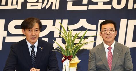 조국 대표 홍철호 정무수석 접견