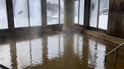 雪見風呂 梅花皮荘の源泉かけ流し温泉です。 雪の風情が素敵 ゆっくり、寛ぎのお宿です。 ＃山形県小国町 ＃梅花皮荘 ＃飯豊温泉 ＃源泉