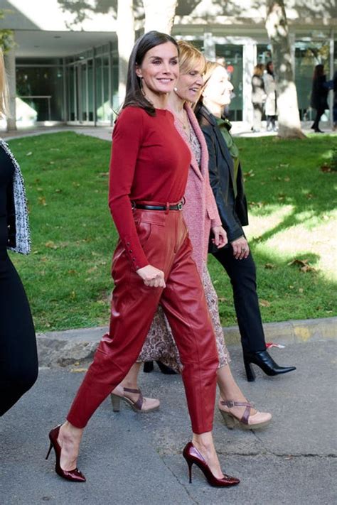 Doña Letizia Estrena Los Pantalones De Cuero Que Más Favorecen