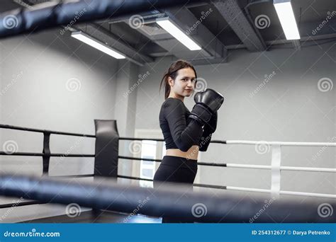 Athletic Girl Training Muay Thai Boxing For Bodybuilding Stock Image