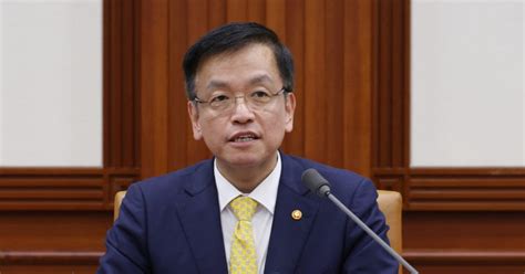 조달정책심의위원회 발언하는 최상목 부총리