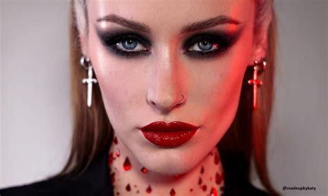 7 Eyeshadows That Will Make Any Eye Color Pop Page 4 Of 7 Viva Glam