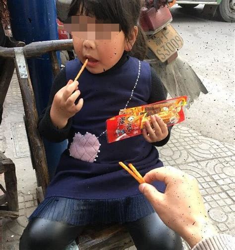 这种垃圾食品再被央视315曝光，孩子喜欢吃的，家长要阻止了！ 搜狐大视野 搜狐新闻