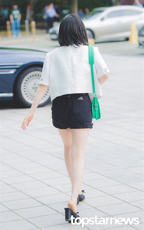 Hd포토 레드벨벳red Velvet 웬디 필라테스로 완성한 각선미 웬디의 영스트리트 출근길 네이트 연예