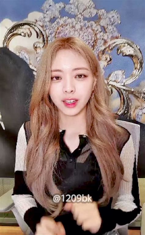 브크 on Twitter 220828 유나 영통팬싸 언니 나 물어볼 거 있는데 물어봐도 돼 https t co