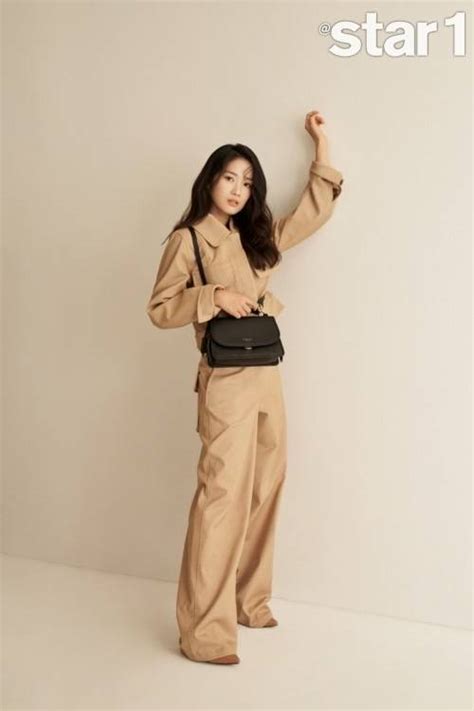 女艺人金惠奫最新写真曝光 展现初入职场清纯感 搜狐大视野 搜狐新闻