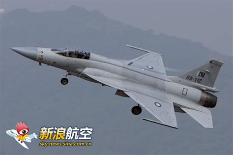 中航工业将携枭龙战机参加2013迪拜航展枭龙战机迪拜航展新浪航空