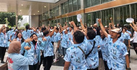 Massa Pendukung Prabowo Gibran Mulai Padati JCC Senayan