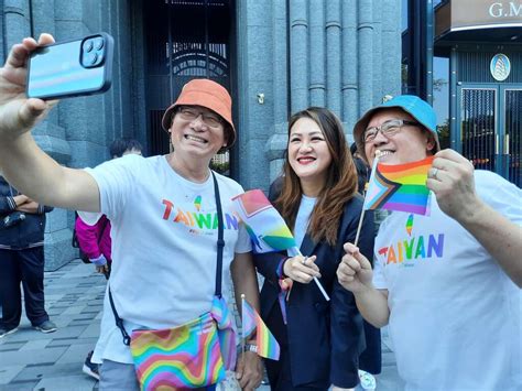 「友善觀光．彩虹高雄」高市觀光局率旅宿業力挺同志大遊行－高雄旅遊網