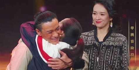 周一围被讽不疼老婆 朱丹半夜发文：我们挺好的