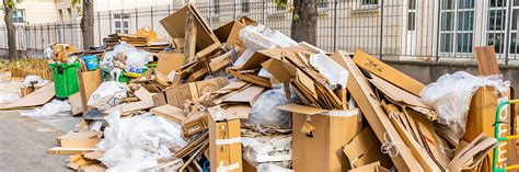 파리에서 쓰레기 수거 서비스 파업 중 거리의 상자와 쓰레기 카드보드에 대한 스톡 사진 및 기타 이미지 카드보드 거리 재활용 Istock