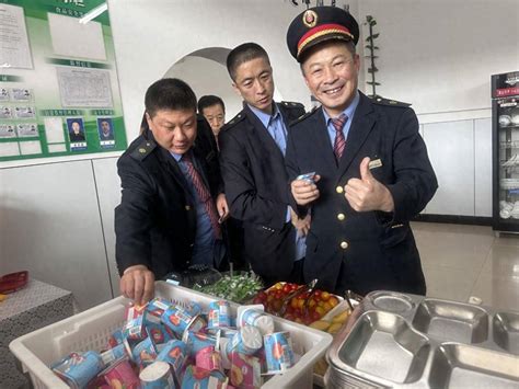 哈铁牡丹江客运段让职工吃好舒心餐 食堂 食材 企业