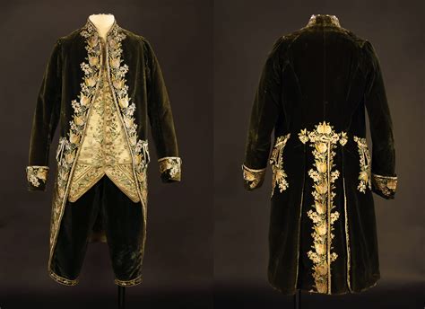 Costumes De La Comédie Française Les Trésors Des Réserves ・ Comédie