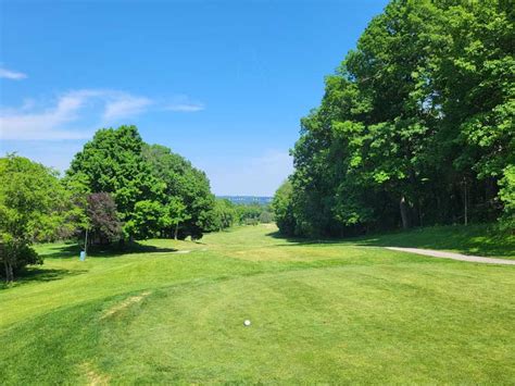 Play Like A Pro At One Of Waukesha Citys Best 17 Golf Courses The