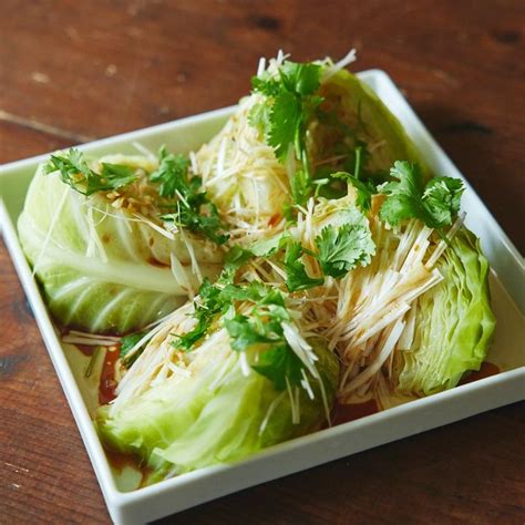 弱火で10分蒸すだけ。熱したごま油が香ばしい「蒸しキャベツの中華仕立て」 料理 レシピ 中華料理 レシピ キャベツ