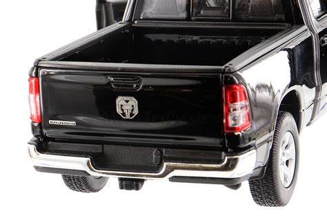 Box Of 4 2019 Dodge Ram 1500 Pickup Truck Diecast Car Set Showcasts 1