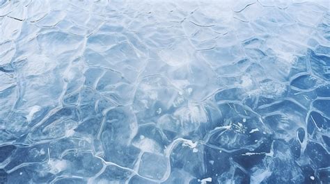 أنماط المياه المتجمدة آسرة من الصقيع الجليدي على نهر الشتاء أشيب