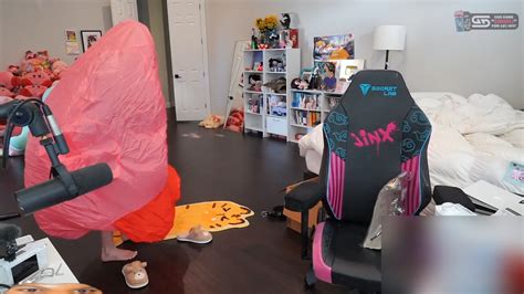 Emily Emiru Schunks Feet