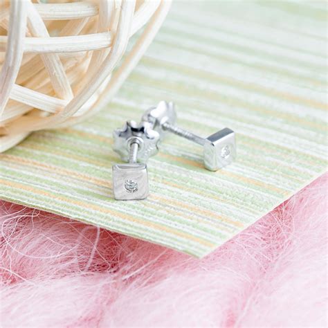 Pendientes Bebé Forma Cuadrada Y Diamante Natural Bernat Rubí Joyería