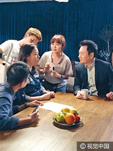 夫妻檔拍廣告公然親熱 黎耀祥難得曬恩愛自言很抵用 每日頭條