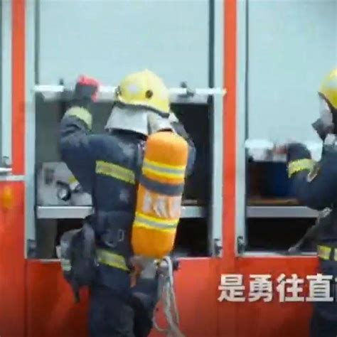 奥特曼打小怪兽？不，是“蓝”朋友在打“怪树”从江县么村房屋