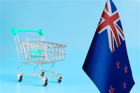 빈 금속 쇼핑 바구니와 컬러 배경 소비자 바구니 개념에 뉴질랜드 플래그 0명에 대한 스톡 사진 및 기타 이미지 0명 3차원 형태 개념 Istock