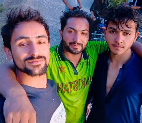 داد کے مارے ہُوؤں کومت سُـــنا دُکـــــھ ، بات سُن تُو کہے گا دُکھ ہیں میرے ، سب کہیں گے خُوب ھے