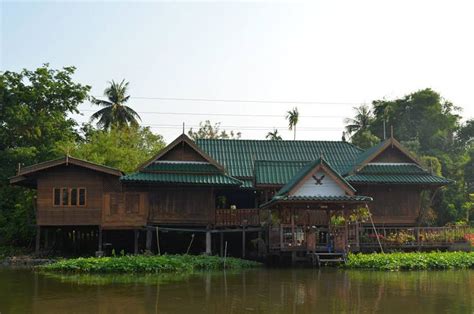 บ้านเรือนไทยประยุกต์ ริมน้ำ ภายใน แต่งบ้าน