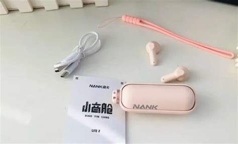入耳式耳机和半入耳式耳机哪个更好