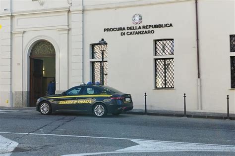 Operazione Anti Corruzione A Catanzaro 15 Indagati Tra Cui Dirigenti