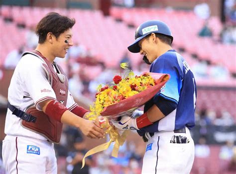 岸、牧田、炭谷、浅村、涌井ら元西武の楽天選手たちがそろって栗山2千安打を祝福 スポニチ Sponichi Annex 野球