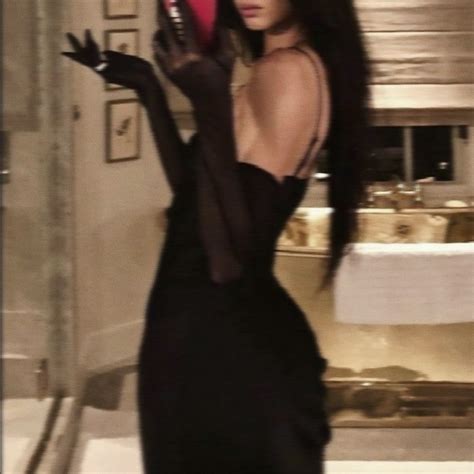 Pin By Belle On Olive Young Singer Oc Feminine Feminine Aesthetic