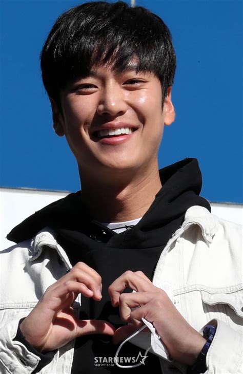 나인우 훈남의 하트 포토 스타뉴스
