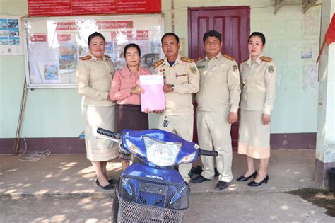 ຕຳຫລວດຈະລາຈອນ ປກສ ແຂວງວຽງຈັນ ມອບລົດຈັກທີ່ຖືກຄົນຮ້າຍລັກໄປ