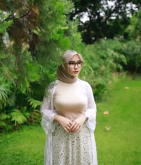 Pin Oleh Terbelenggu Susu Di Hijabgrafi Gadis Gadis Cantik Gaya
