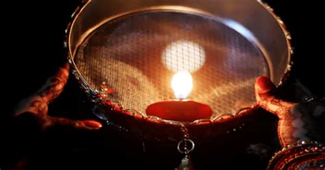 Karva Chauth 2021 Bollywood स्टार्सचा करवा चौथ स्पेशल लुक