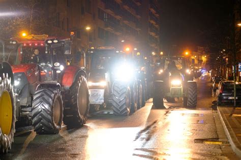 Agricultores Enojados Llegan A Bruselas Para Protestar Contra La Cumbre