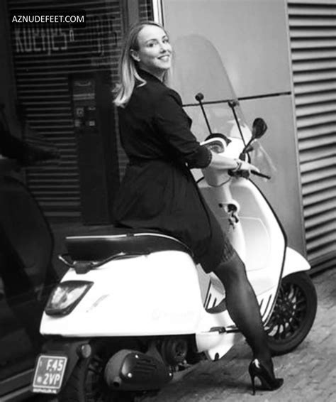 MariËlle Van Essen Feet Aznudefeet