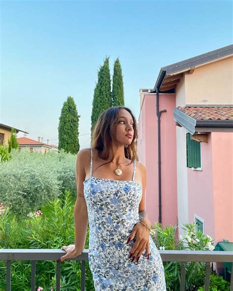 Selishia Selishiaxv • Instagram Photos And Videos