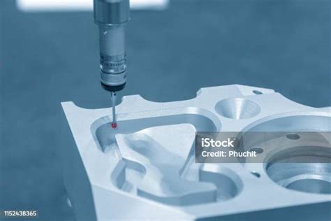 샘플 부품을 측정 하는 Cmm 프로브 3차원 형태에 대한 스톡 사진 및 기타 이미지 3차원 형태 Cnc 장치 감지기